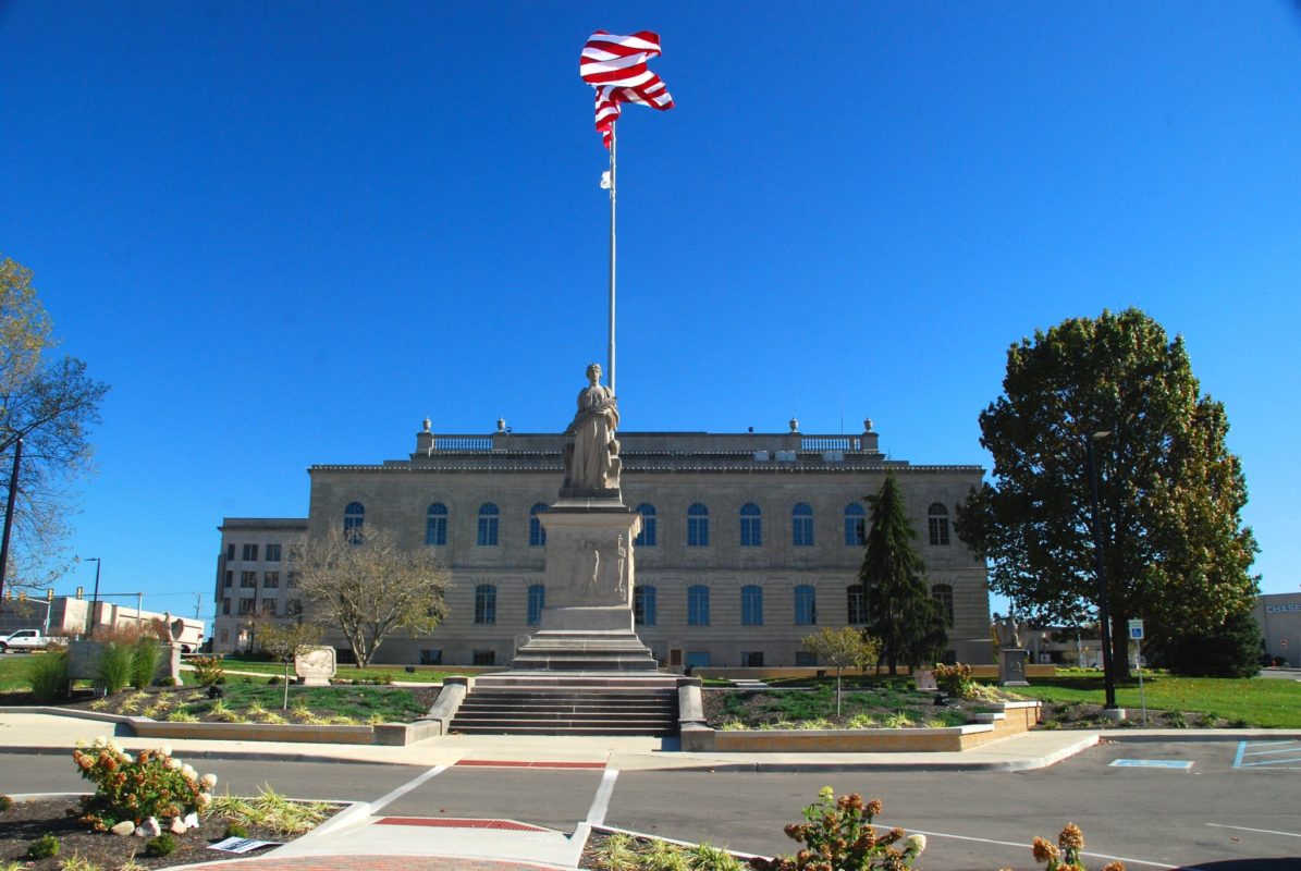 Limestone Scavenger Hunts: Statues - Limestone Country