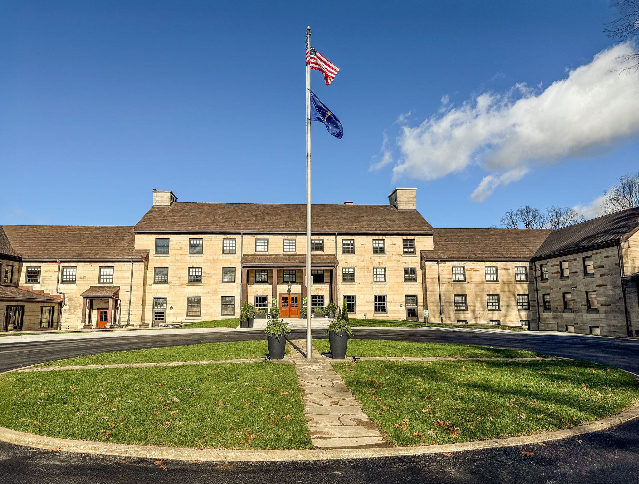 Spring Mill Inn - Limestone Country