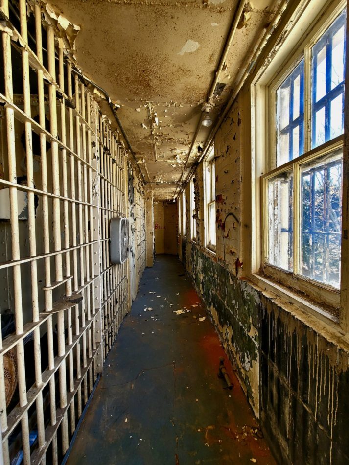 Lawrence County Jail B&B - Limestone Country